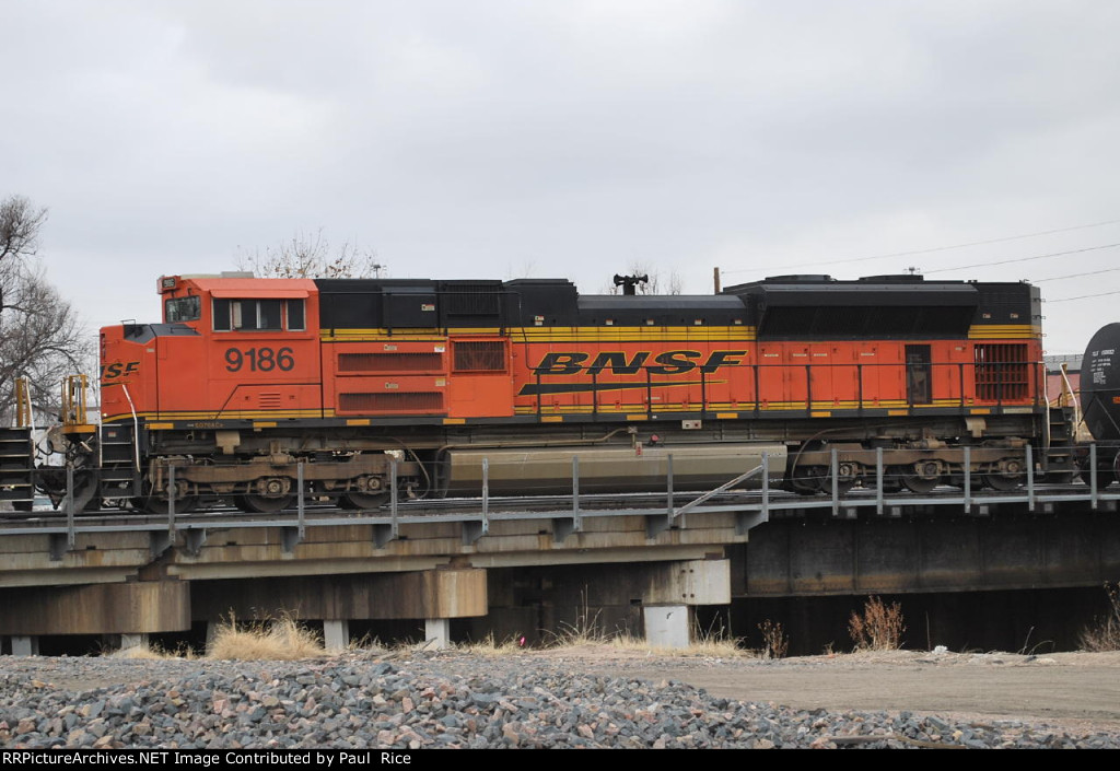 BNSF 9186